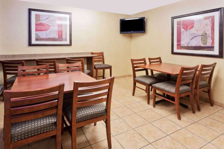 Days Inn By Wyndham Rockford - Rockford, IL