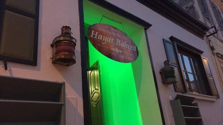 Hayat Bahcesi Kucuk Otel - Ayvalık