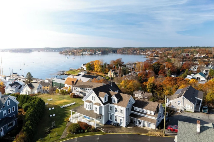 Topside Inn - Boothbay Harbor, ME