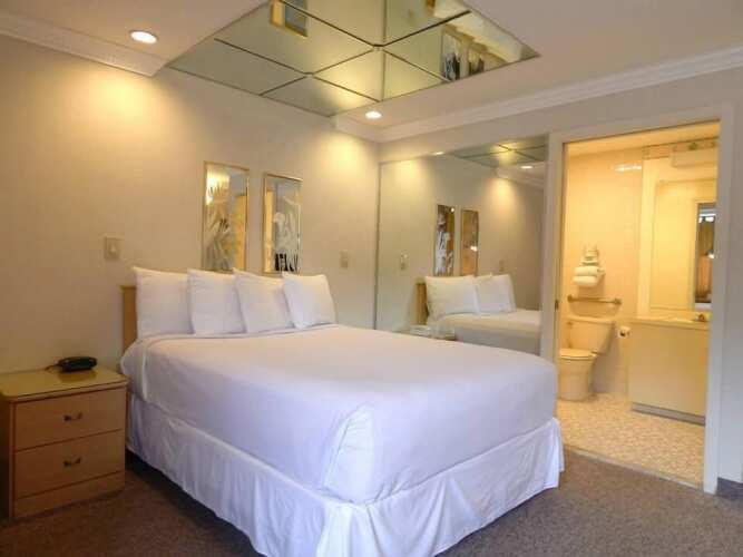 Commack Motor Inn - Stony Brook, NY