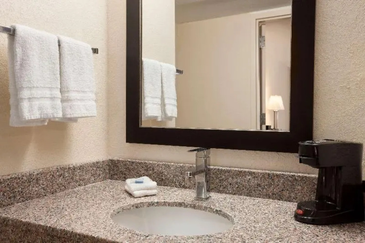Super 8 By Wyndham Rahway/newark - Edison