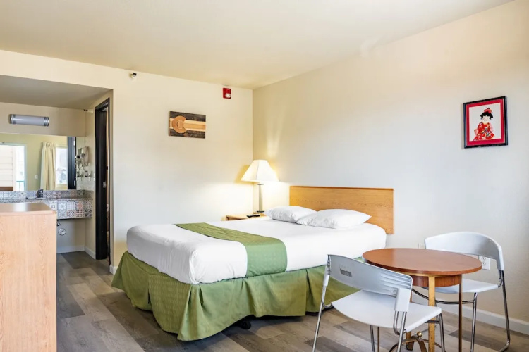 City Inn - Denver, CO