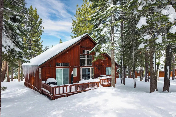 Pinewood Lodge By Avantstay Cozy Cabin Near Ski Resorts & Hiking - Truckee, CA