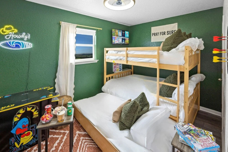 The Breeze Beach House - Surfside Beach, TX