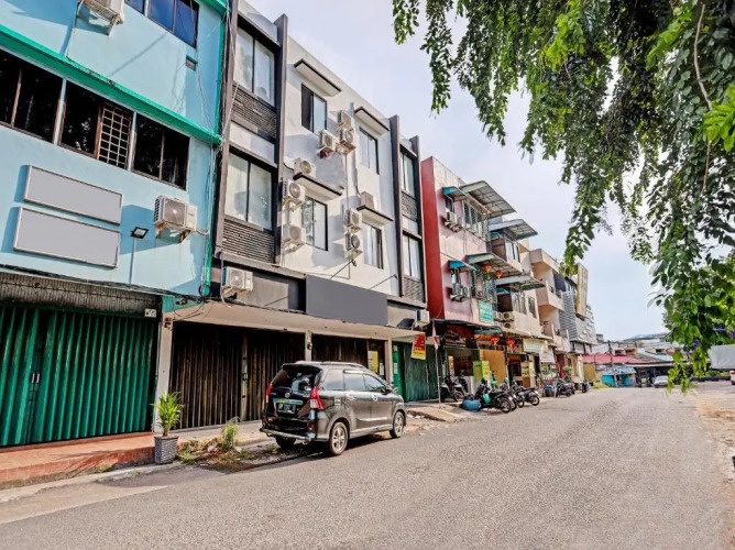 Oyo 92528 Nagoya House Syariah - Batam