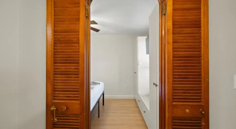 Mariners Boathouse And Beach Resort - Fort Myers Beach, FL