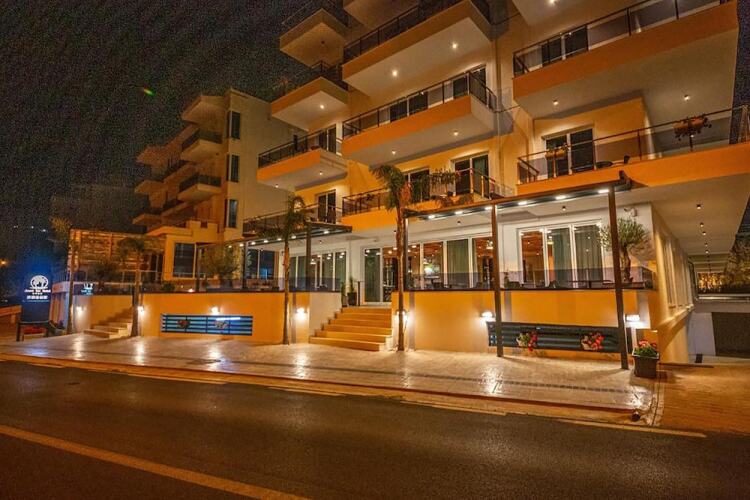 Azure Inn Hotel - Sarandë