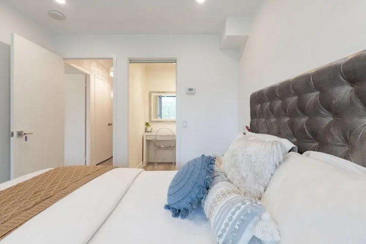 Rivetstays - Dan Leckie - Mississauga