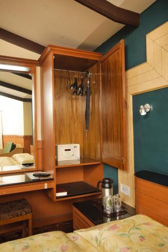 Hotel Hilltop Towers - Kodaikanal