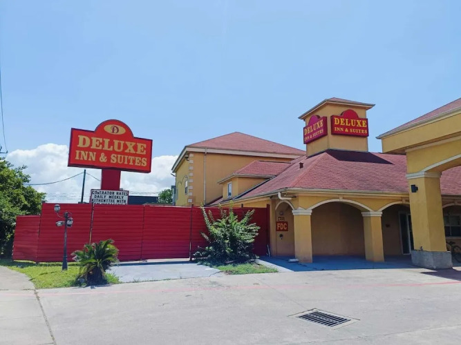 Capital O Deluxe Inn Channelview Houston I-10 - Highlands, TX