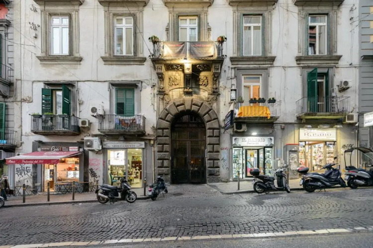 Dimorart Design Accomodations In Napoli - Naples