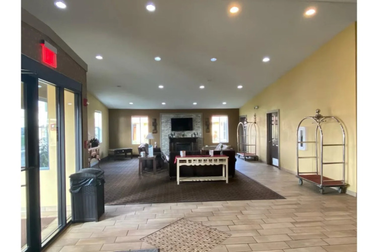 Super 8 By Wyndham Fort Wayne - Fort Wayne, IN