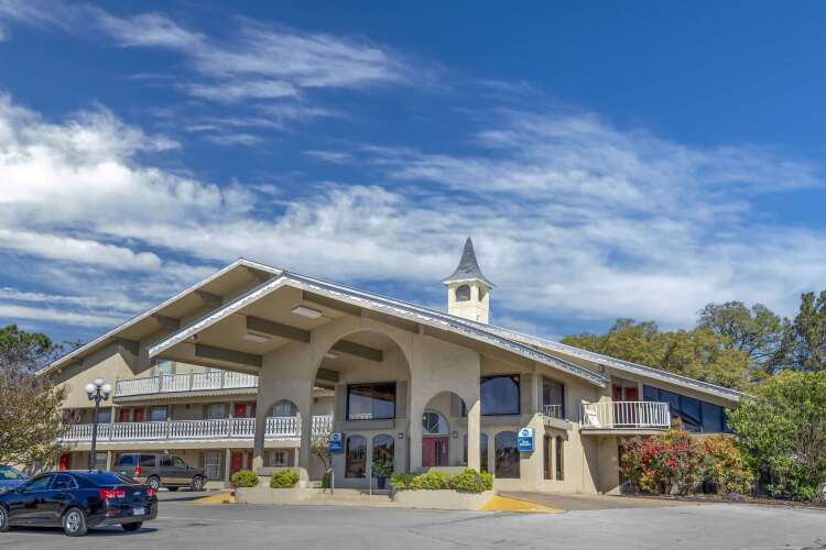 Best Western Sunday House Inn - Kerrville, TX