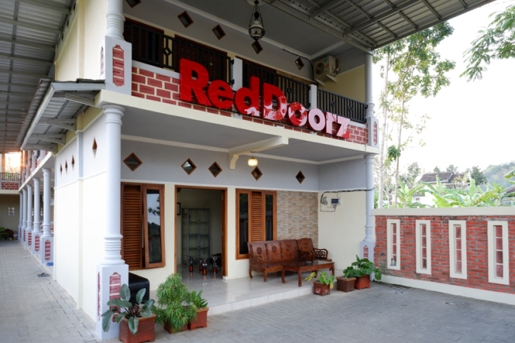 Reddoorz Syariah Near Alun Alun Pacitan 2 - Pacitan