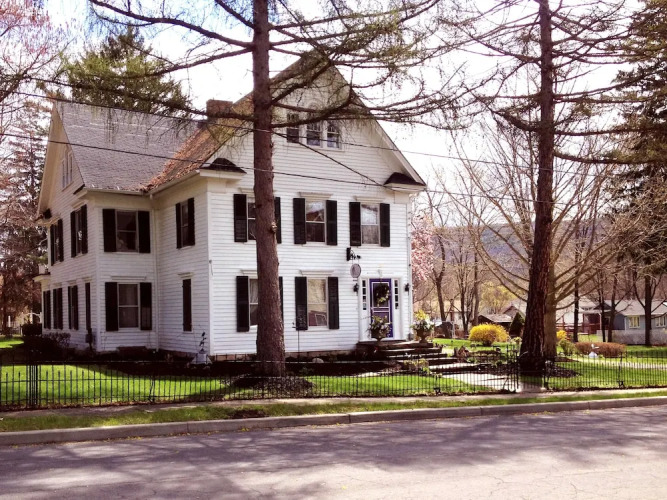 18 Vine Inn & Carriage House - Hammondsport, NY