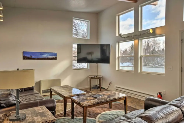 Pet-friendly Duplex W/ Northern Lights Aurora View - Halibut Cove, AK