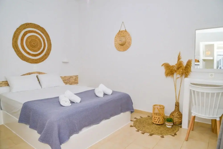 Avgerinos Deluxe Rooms - Milos