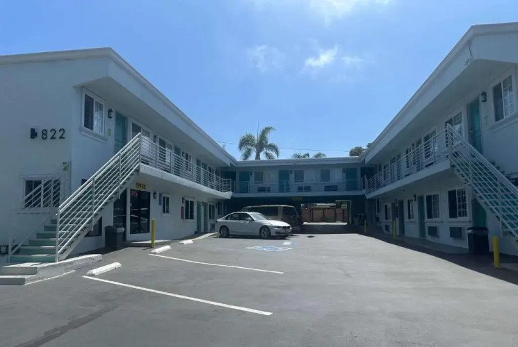 Super 8 By Wyndham Oceanside Downtown - Carlsbad, CA