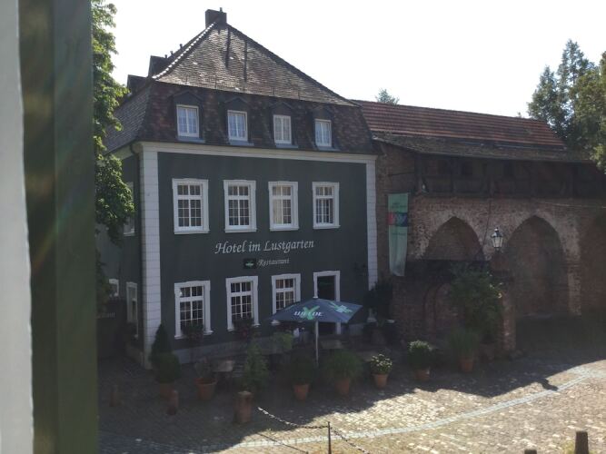 Hotel Im Lustgarten - Weinheim