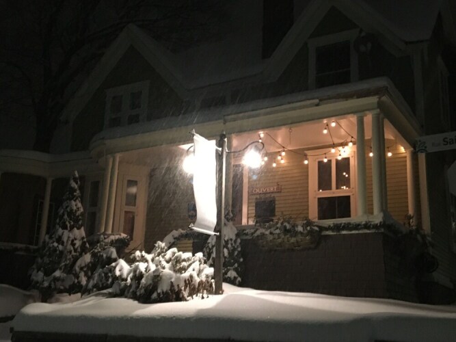 La Maison De Ville - Bed & Bistro - Magog