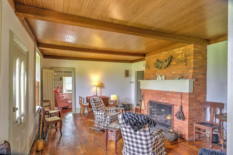 Historic Ottawa Lake House: Deck, Barn + 96 Acres! - Toledo, OH