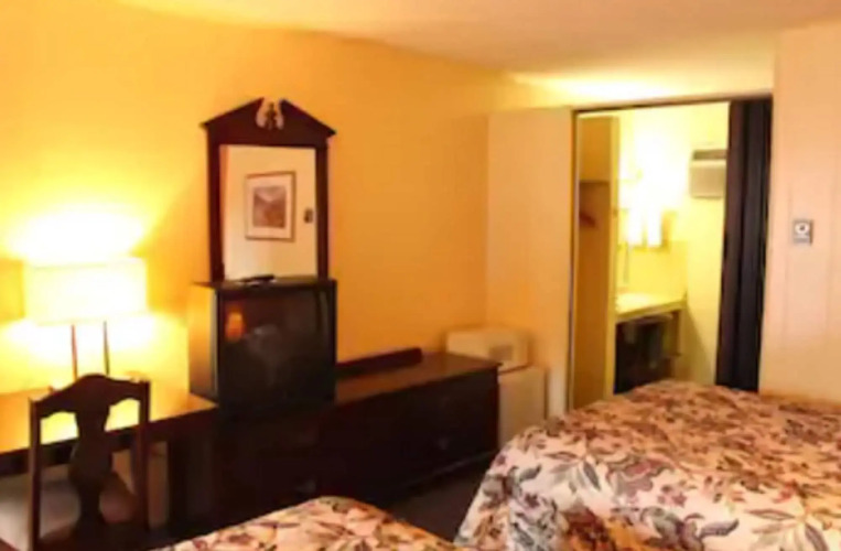 Colonial Inn Franklin - Franklin, NC