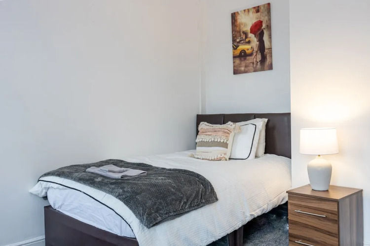 Charming 4-bed Guest House In Salford - 샐퍼드