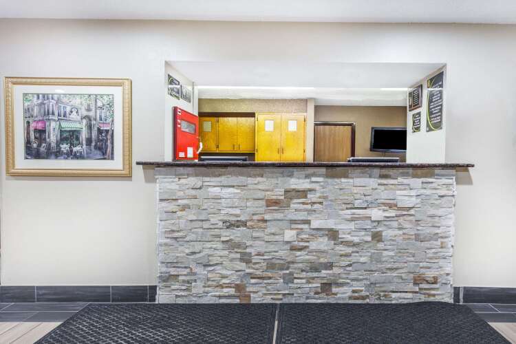 Super 8 By Wyndham Sterling Heights/detroit Area - Rochester Hills, MI