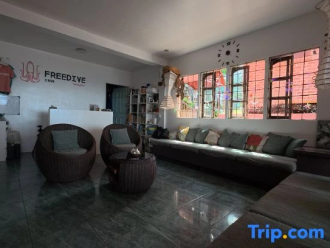 Freedive Inn - Abra de Ilog
