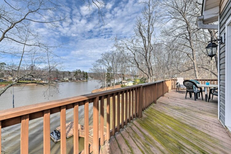Lakefront Lexington House W/ Spacious Deck! - Lexington, NC