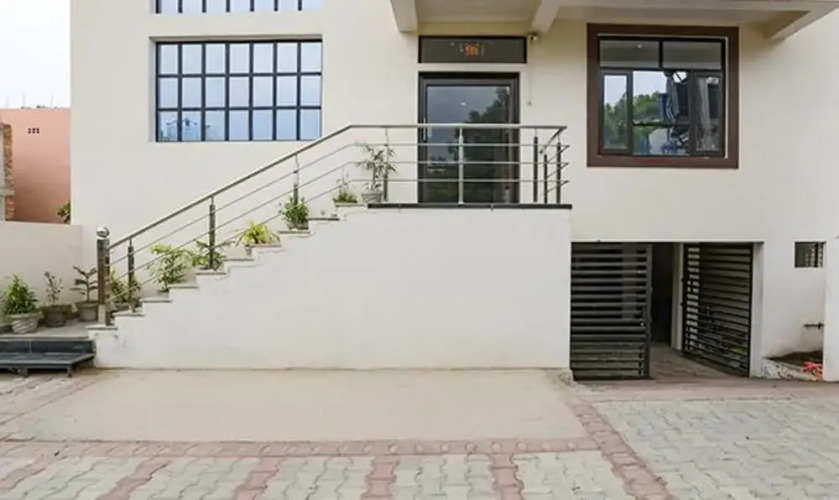Fabhotel Lily Grand - Varanasi