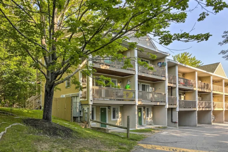 Lake Getaway: Walk Across Street To Private Beach! - Gilford, NH