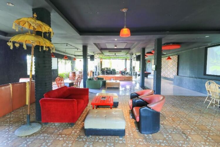 Labuana Homestay & Cafe Garden By Zuzu - Makassar