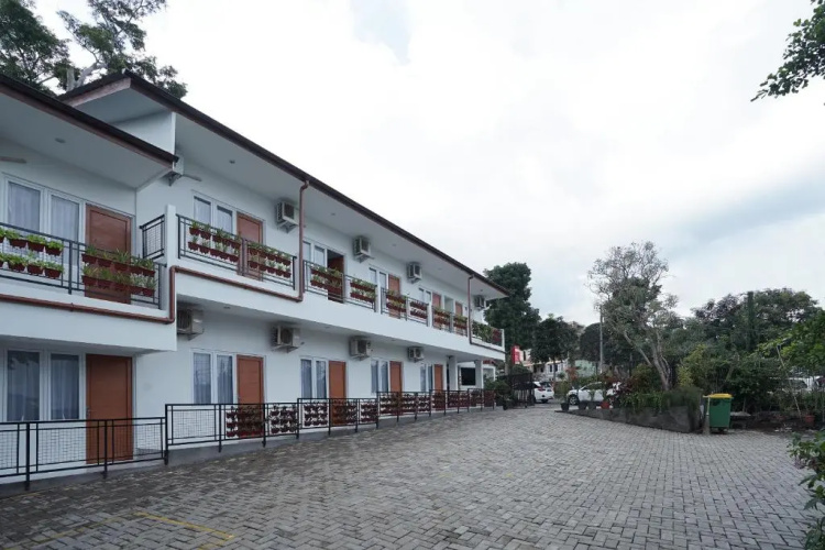 Urbanview Hotel Kazanan Lembang Bandung By Reddoorz - Bandung
