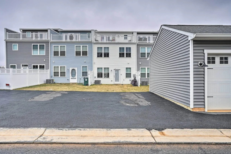Modern Townhome 4 Mi To Downtown Frederick! - Frederick, MD