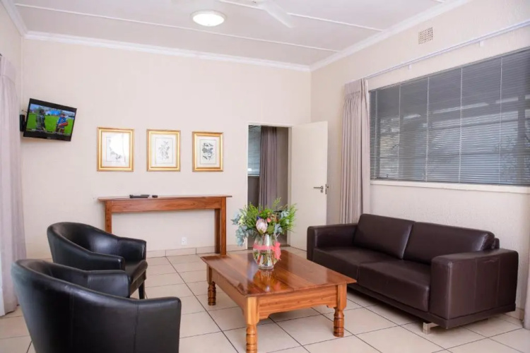 Palm Park Hotel - Lephalale