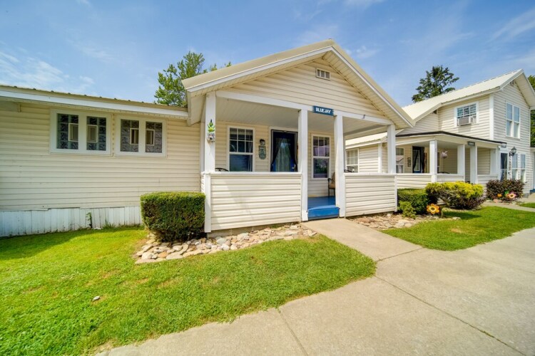 Pet-friendly Lake Erie Cottage - Walk To The Water - Geneva-on-the-Lake, OH