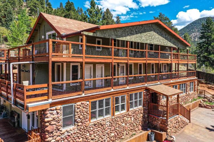 The Green Mountain Falls Lodge - Green Mountain Falls, CO
