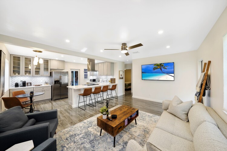 Blue Ocean Retreat In Fort Lauderdale - Sunrise, FL