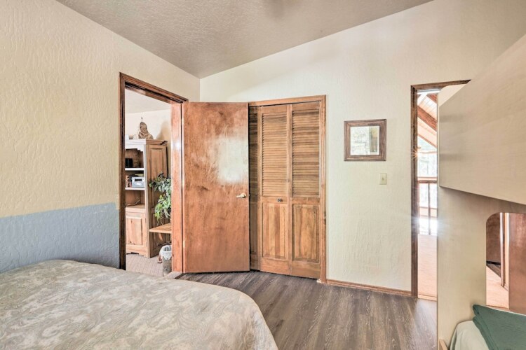 Munds Park Cabin W/ Fire Pit & Wraparound Porch! - Munds Park, AZ