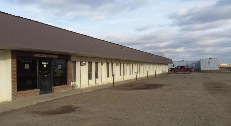 Maple Creek Motor Inn - 