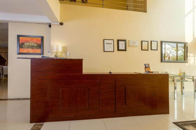 Room In Guest Room - Ezulwini Guest House - Queen Room With Balcony For 2 Guests In Ballito - Dolphin Coast