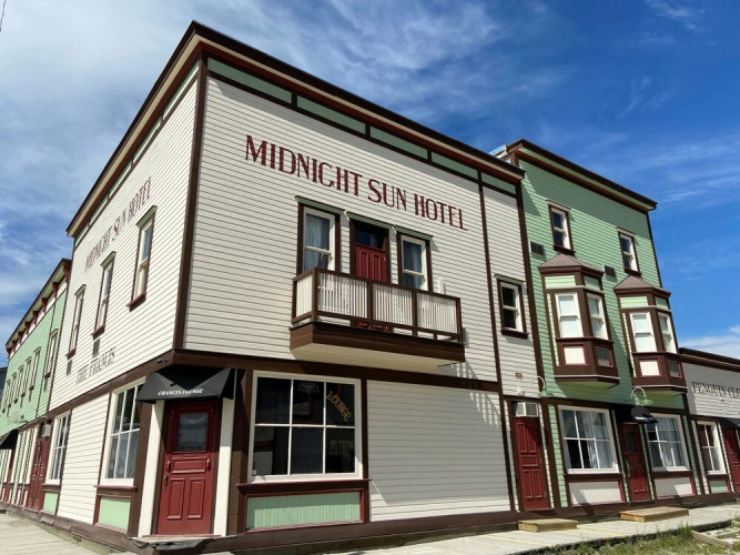 Midnight Sun, A Coast Hotel - Dawson City