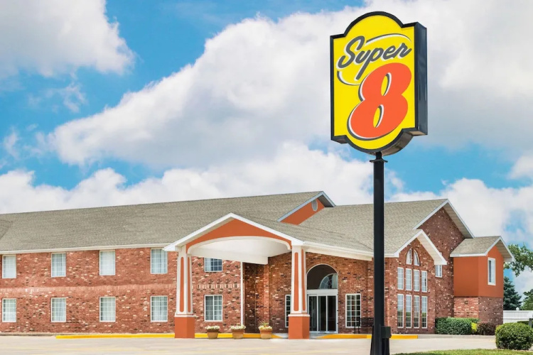 Super 8 Bolivar - Bolivar, MO