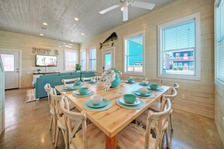 Backyard Tiki Bar, Walk To The Beach, Pool Cabana Cheeky Tiki By Avantstay - Port Aransas, TX