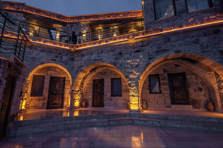 Tyana Cave House - Nar