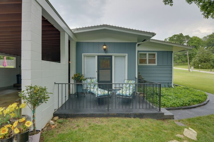 Bright Springfield Home: Walk To Nature Center! - Ozark, MO