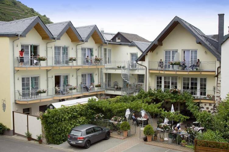 Winzerhotel - Restaurant Zum Moselstrand - Ellenz-Poltersdorf