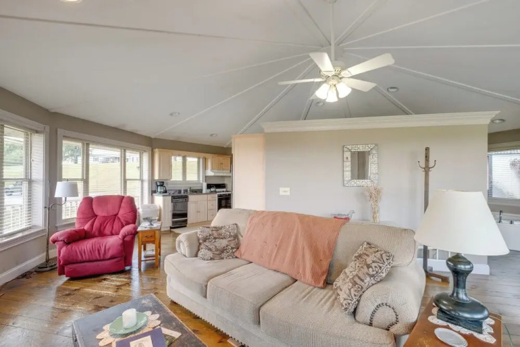 Panoramic Views: Hillside Millersburg Studio - Berlin, OH