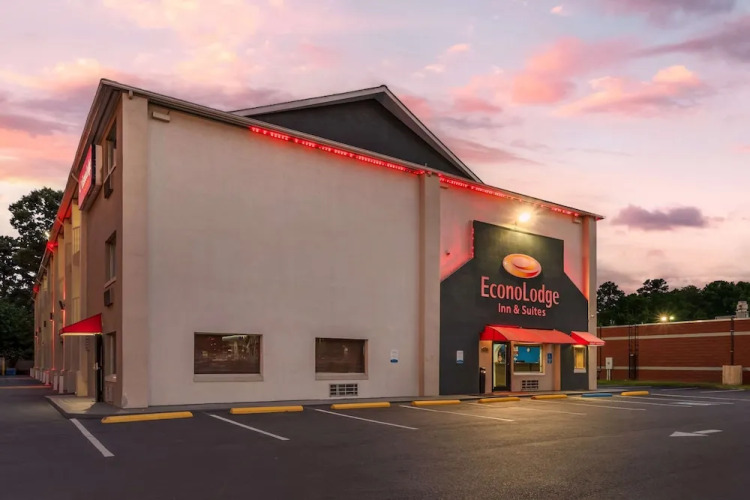 Econo Lodge Inn & Suites I-64 & Us 13 - Virginia Beach, VA